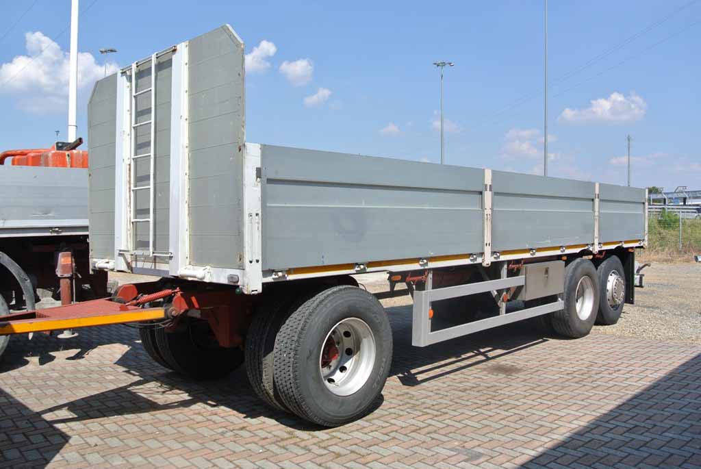 rimorchio spondato 3assi 8metri usato zorzi